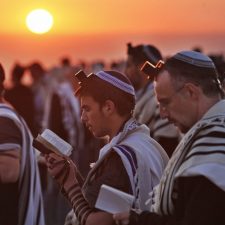 MIDEAST ISRAEL JEWISH SUN BLESSING – The Torah Portion